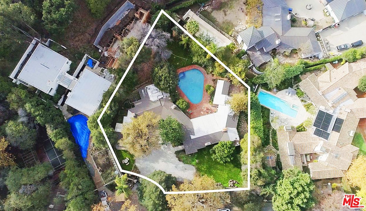 1511 Old Oak Rd, Los Angeles, CA 90049 | Zillow