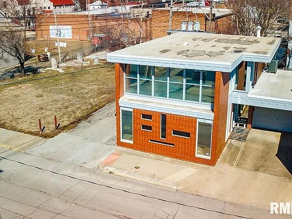 Check out the foyer! Beautiful wood detail! C. 1963 in Illinois ...
