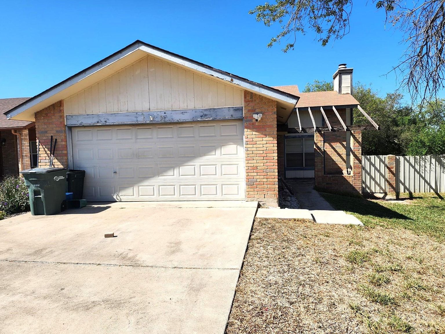 126 Garden Cts, Del Rio, TX 78840 | Zillow