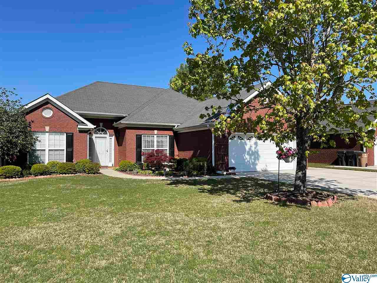 1917 Red Sunset Dr, Decatur, AL 35603 | Zillow