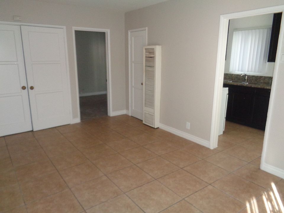 2133 Pacific Ave, Long Beach, CA 90806 | Zillow