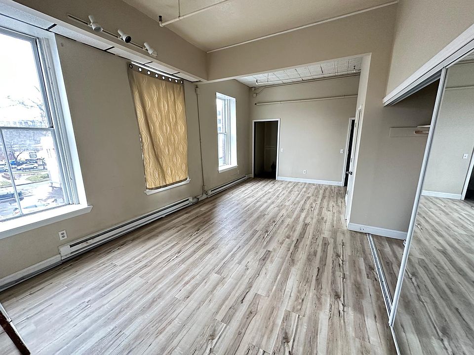 213 Worthington St Springfield MA | Zillow
