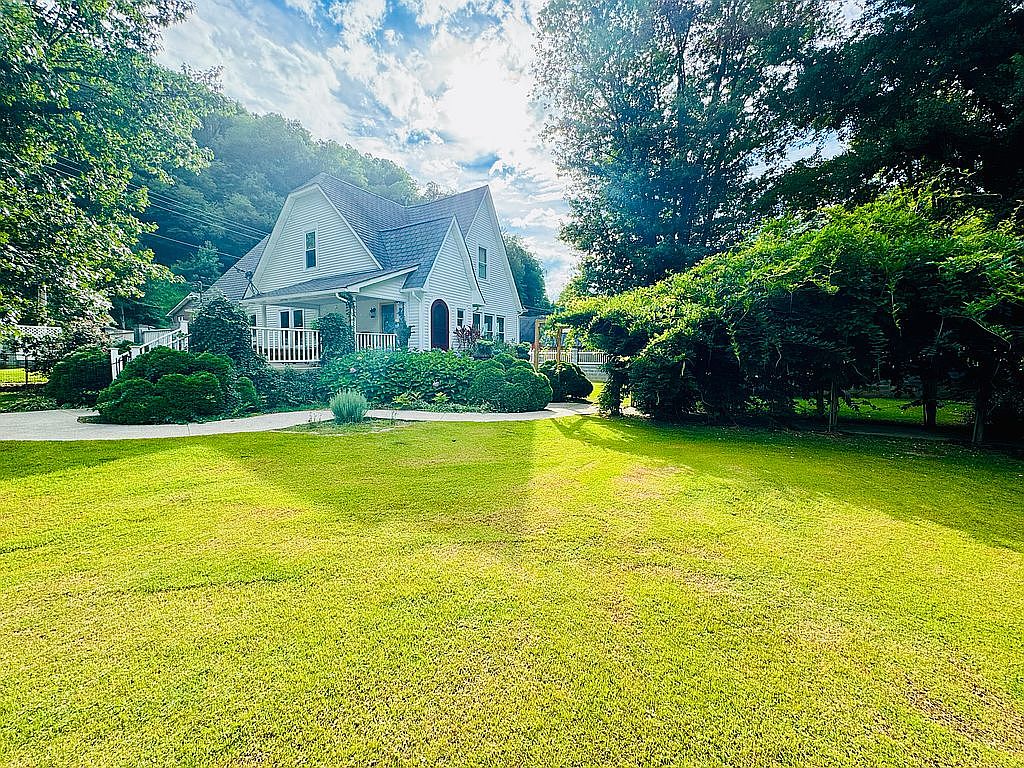 102 Wharncliffe Ave, Gilbert, WV 25621 | Zillow