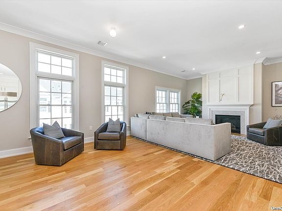 803 Mill Crk N, Roslyn, NY 11576 | Zillow