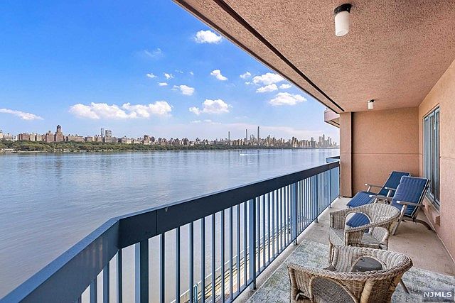 302 Adams Ct, Edgewater, NJ 07020 | MLS #23021199 | Zillow