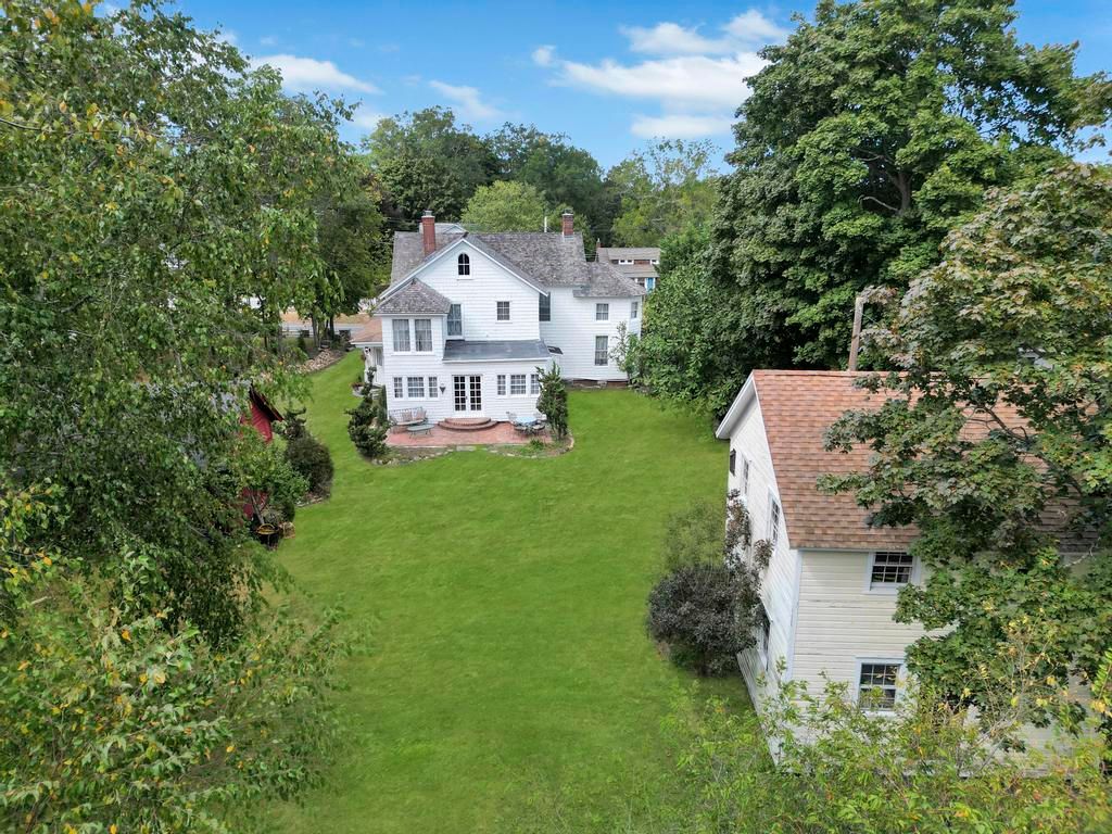 430 Montauk Hwy, East Moriches, NY 11940 | Out East