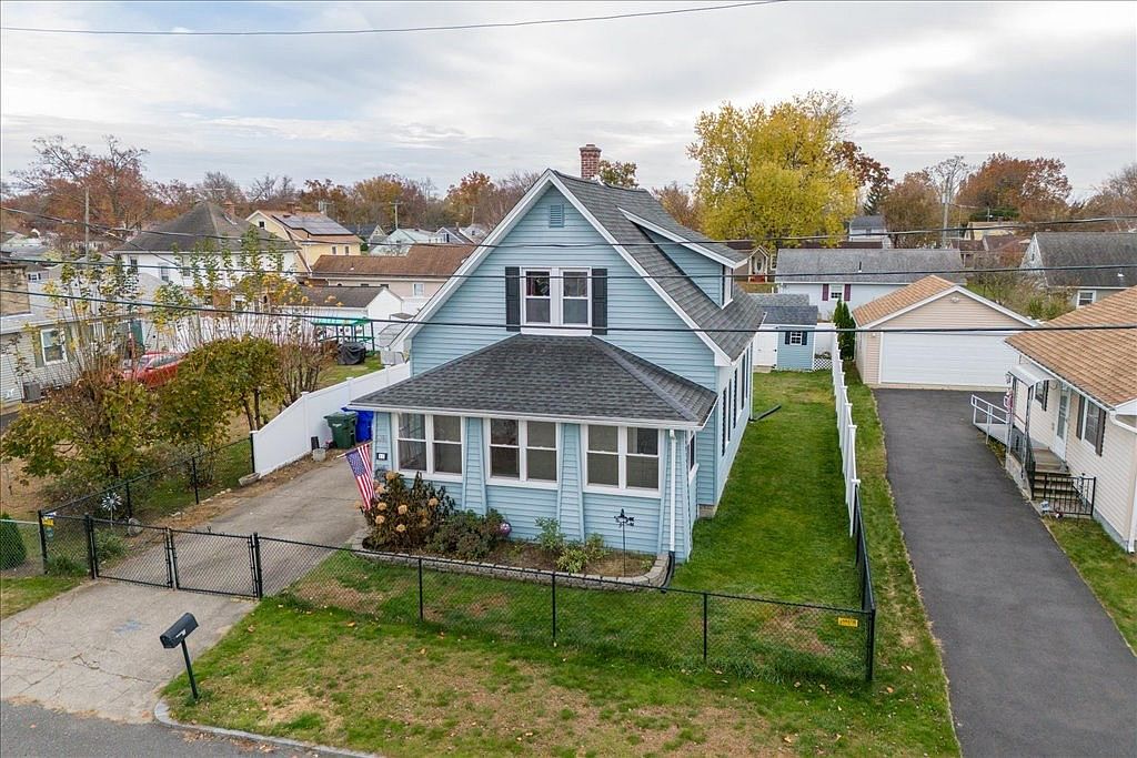11 Mary St, Springfield, MA 01118 | Zillow