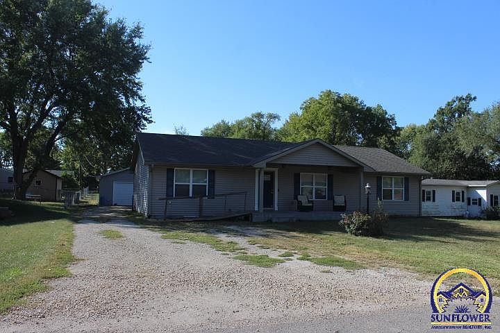 621 W North St, Carbondale, KS 66414 | Zillow