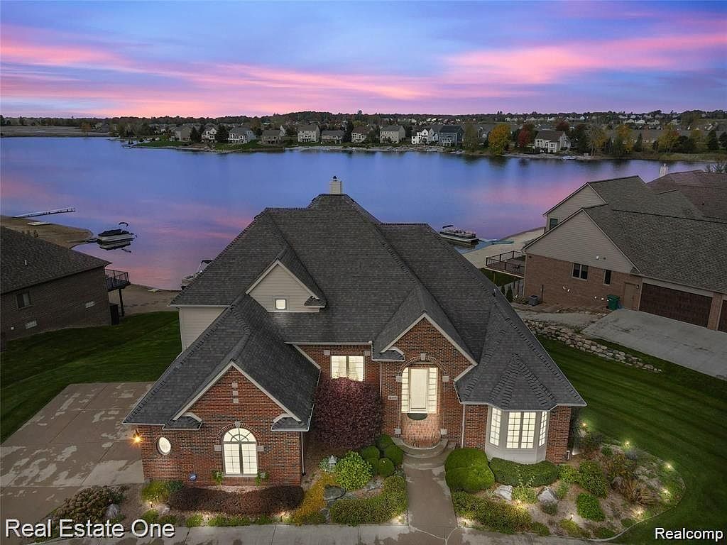 537 Eastlake Trl, Oxford, MI 48371 | MLS #20240012814 | Zillow