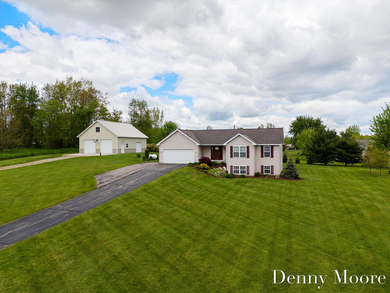 10387 Spring Valley Dr SE, Alto, MI 49302 | Zillow