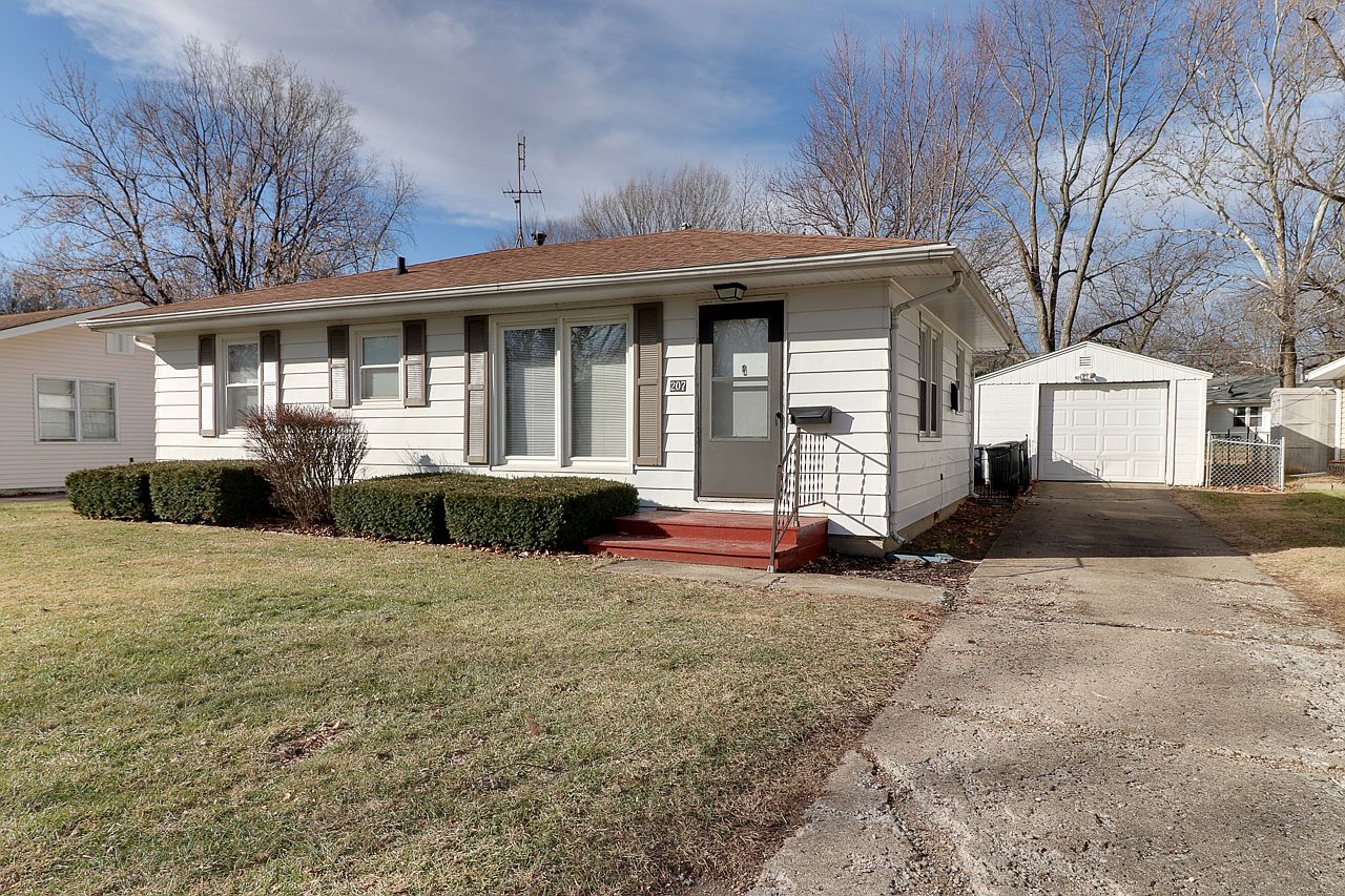 207 Magnolia Dr, Bloomington, IL 61701 | Zillow