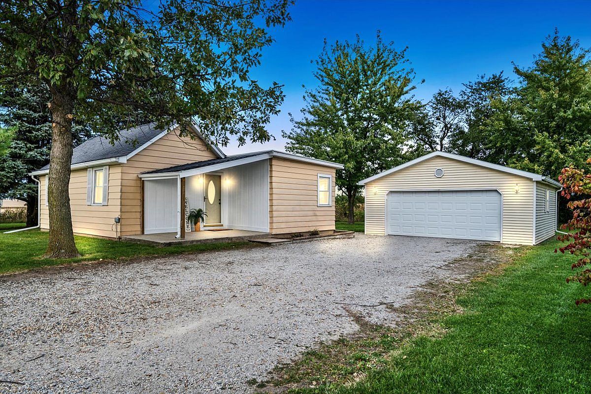 211 N School St, Carlock, IL 61725 | Zillow
