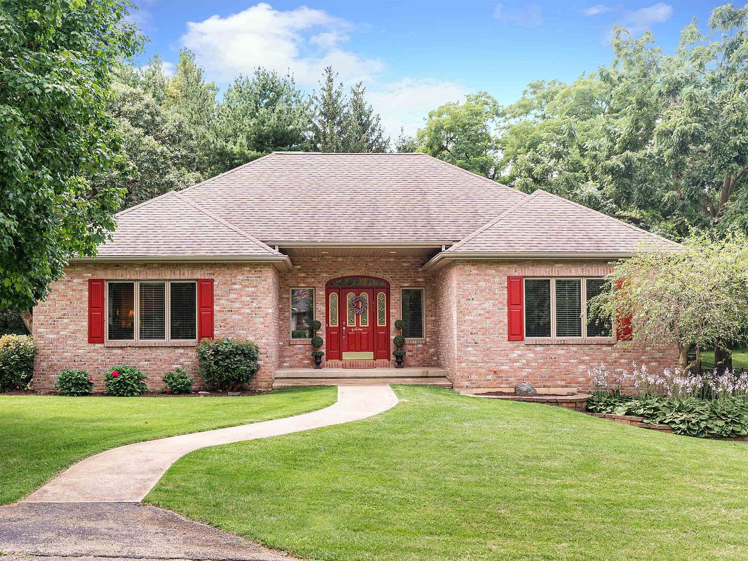 1307 Trail Dr, Dixon, IL 61021 | Zillow