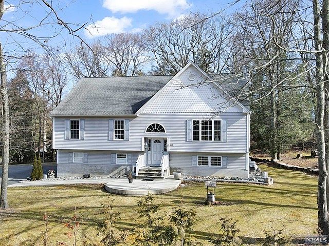 26 Alps Rd W, Hewitt, NJ 07421 | Zillow