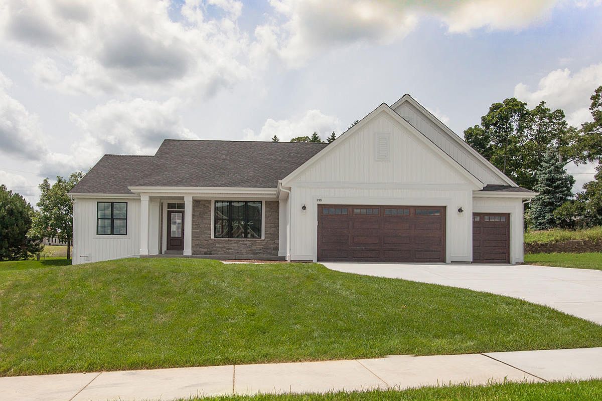 725 Stoecker Farm Ave, Village Of Mukwonago, WI 53149 | Zillow