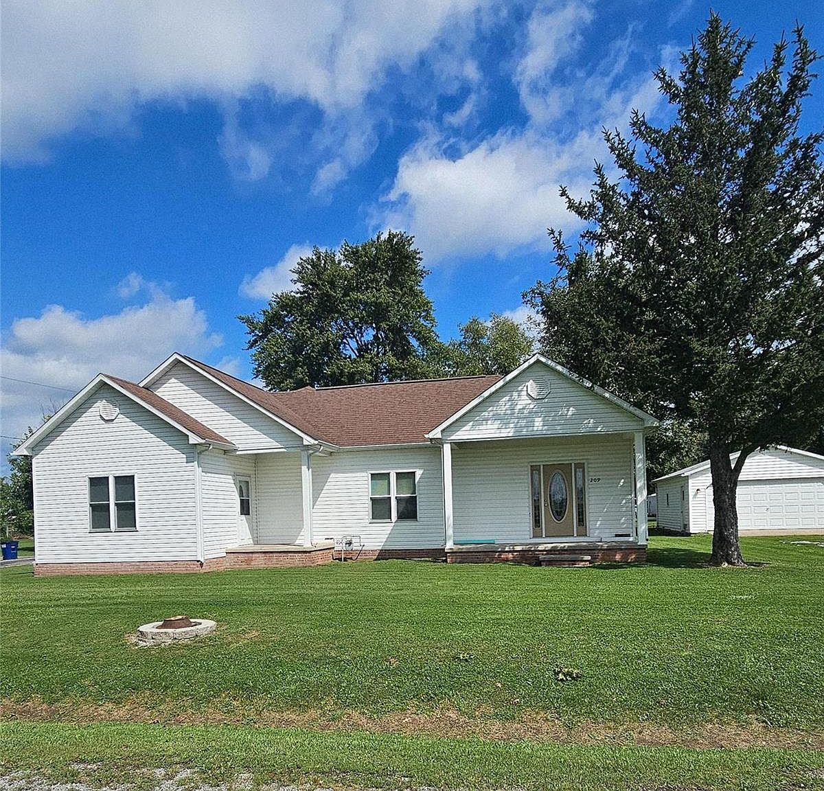 209 5th St, Cutler, IL 62238 | Zillow