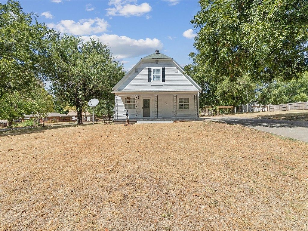 504 E C Ave, Waurika, OK 73573 | MLS #1133411 | Zillow