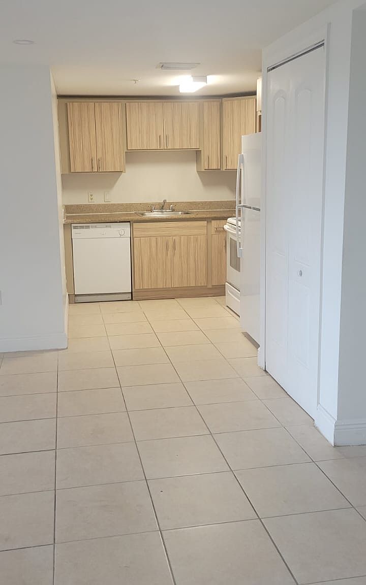 6365 SW 8th St #606, Miami, FL 33144 | Zillow