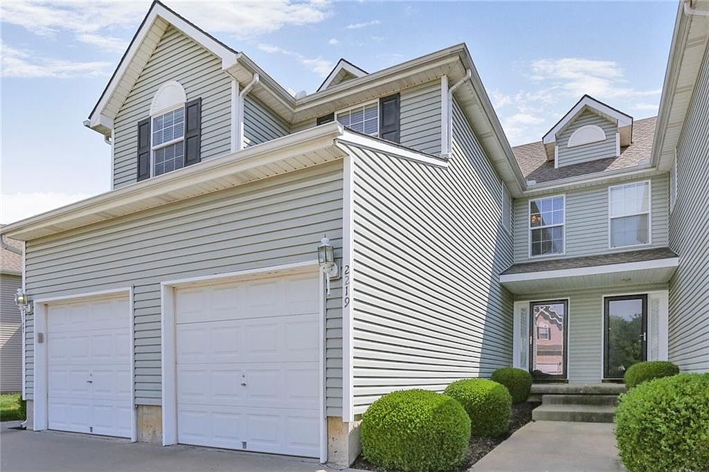 2219 SW Rambling Vine Ln, Lees Summit, MO 64082 | Zillow