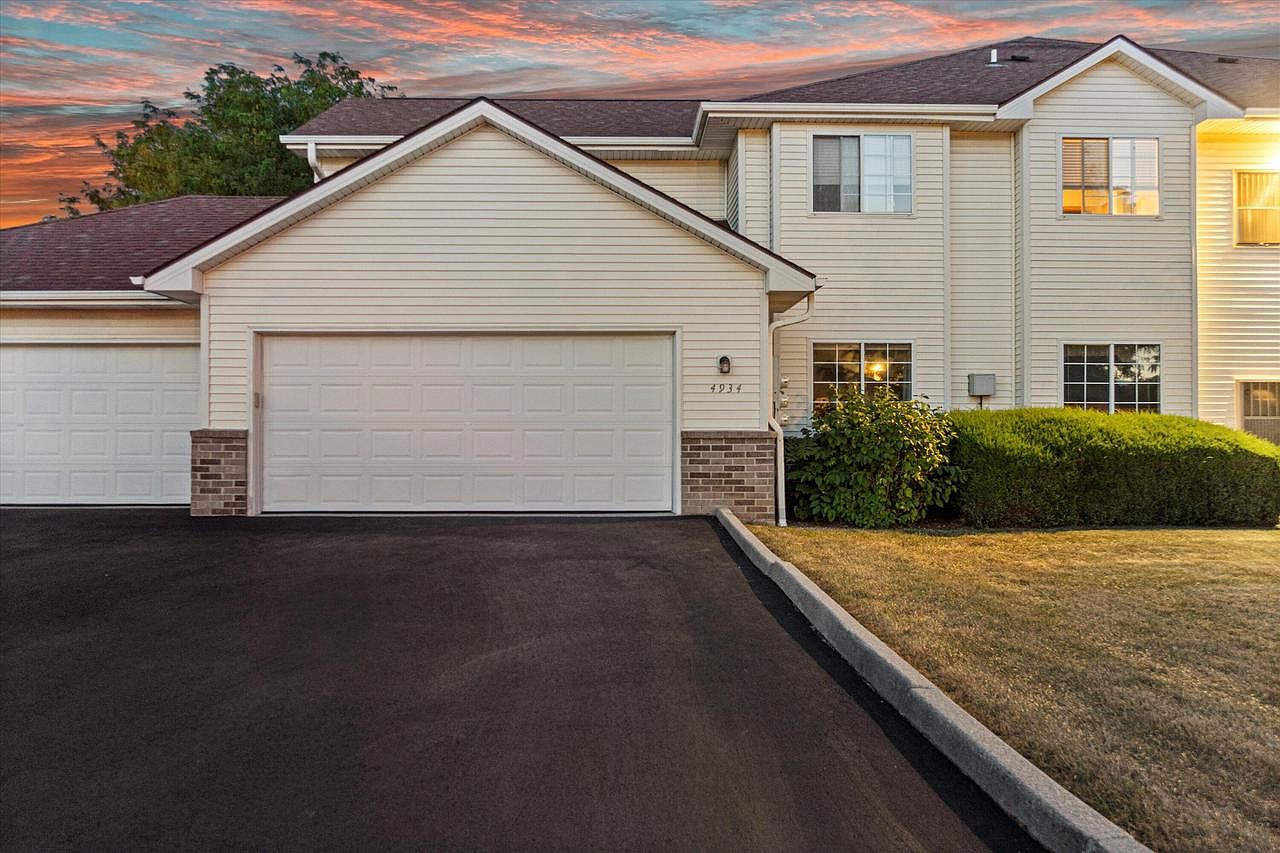 4934 West Maple Leaf CIRCLE, Milwaukee, WI 53220 | Zillow