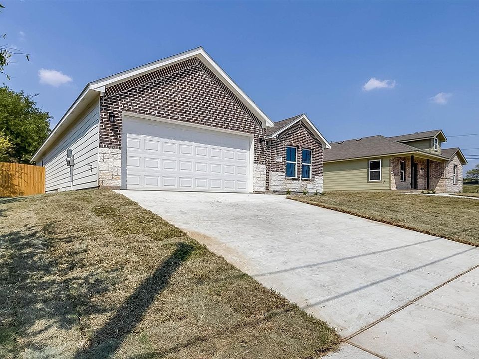 2557 Avenue A, Fort Worth, TX 76105 | Zillow