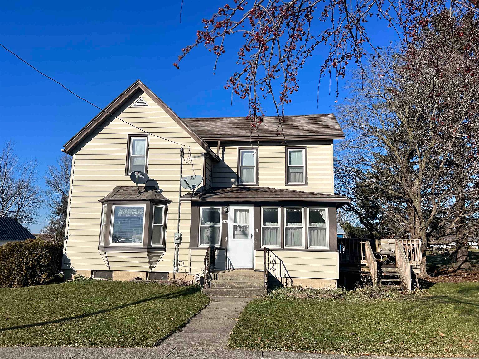 424 W Main St, Dakota, IL 61018 | Zillow