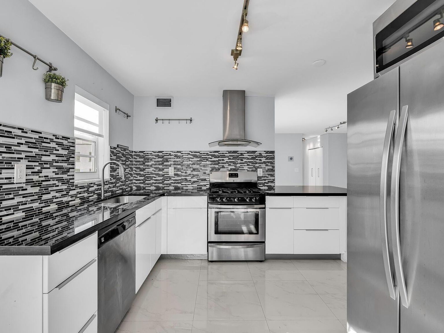 525 Meridian Ave APT 307, Miami Beach, FL 33139 | Zillow