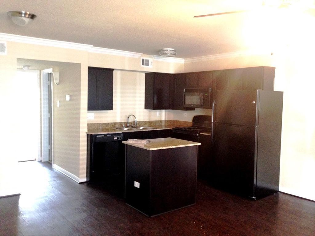 300 Pecore St APT 21, Houston, TX 77009 | Zillow
