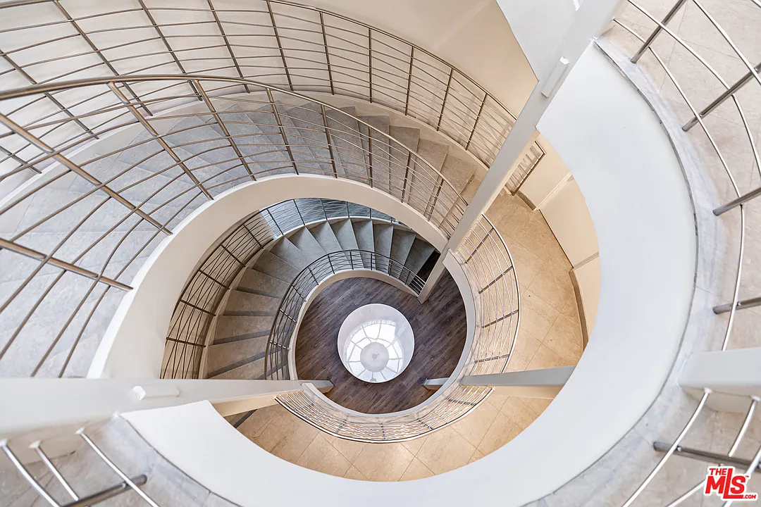 Abandoned: Inside Mary J. Blige's Former Hollywood Hills Mansion ...