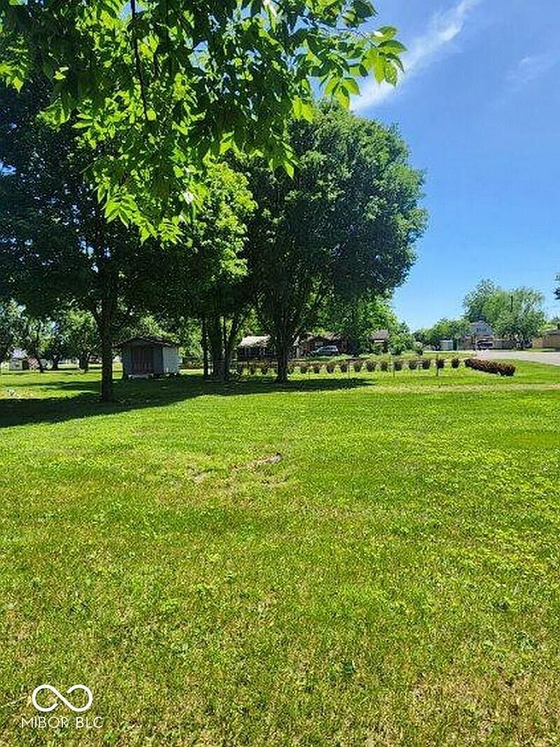 1055 S 8th St, Clinton, IN 47842 | Zillow