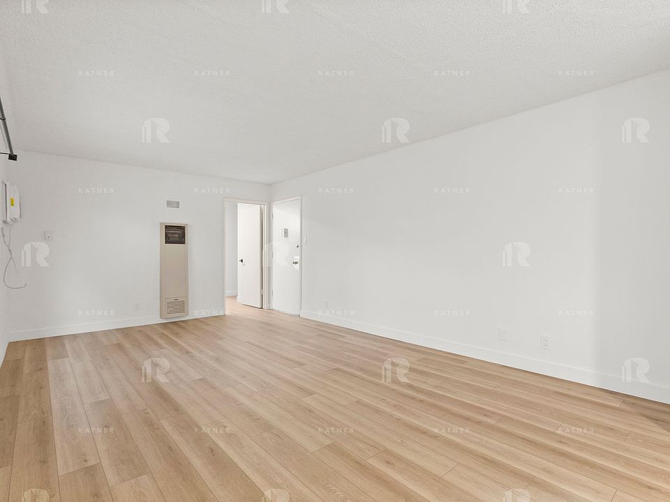 Collins Apartments - 18657 Collins St Tarzana CA | Zillow