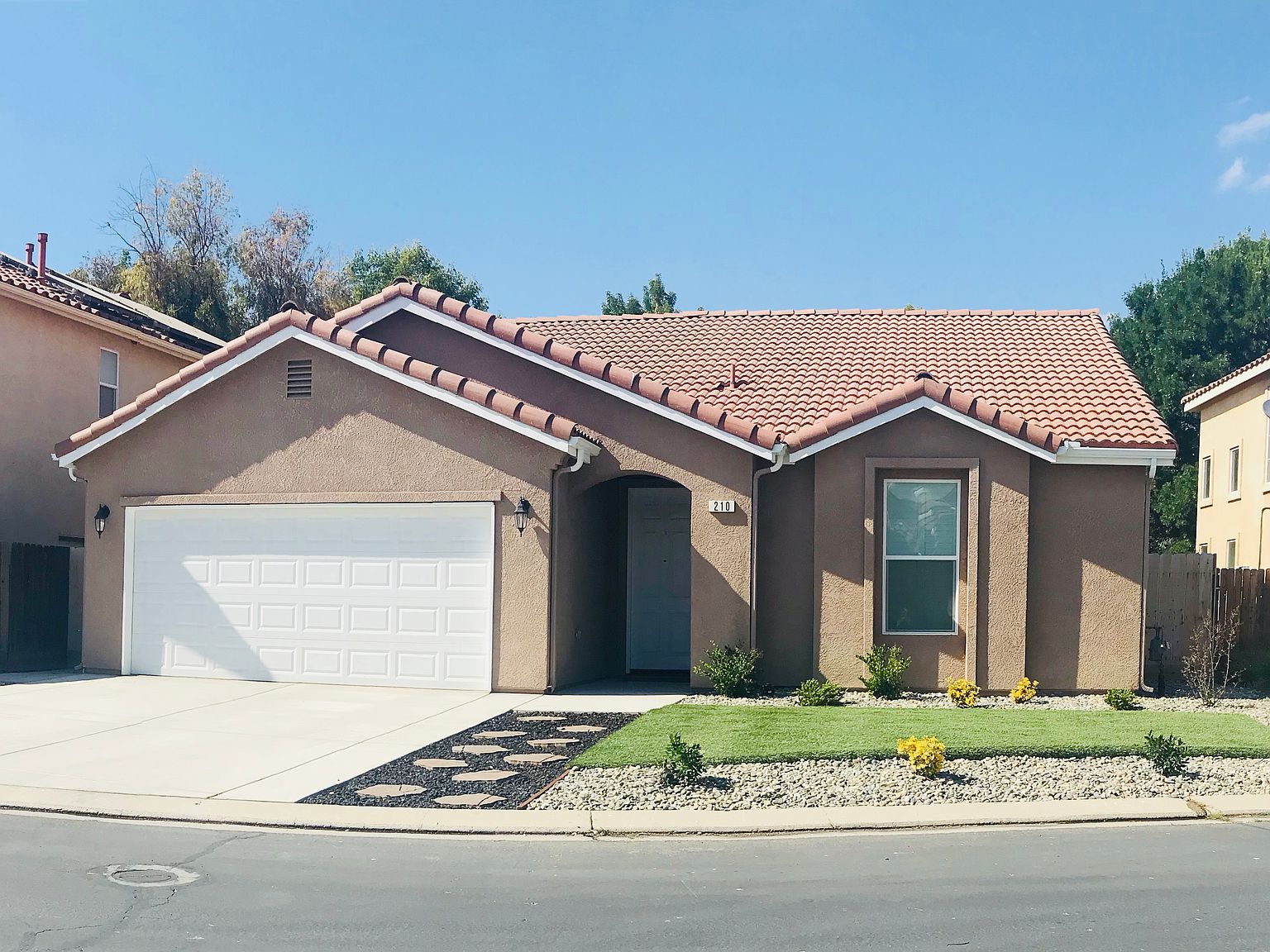 210 Lake Dr, Lemoore, CA 93245 | Zillow