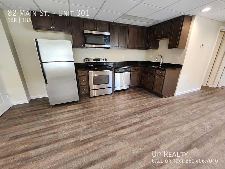 82 Main St #301, East Hampton, CT 06424 | Zillow