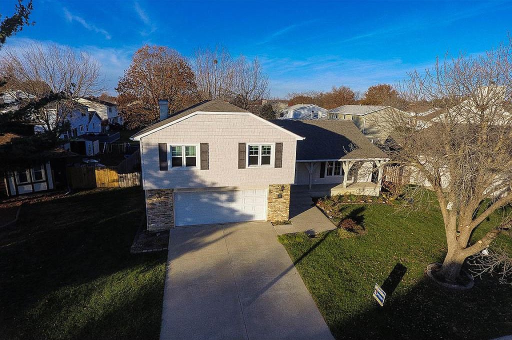 4526 Cresthaven Ln, Decatur, IL 62526 | Zillow