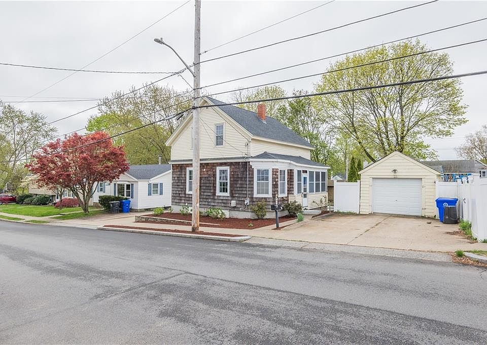 103 Burnside Ave E, Riverside, RI 02915 | Zillow