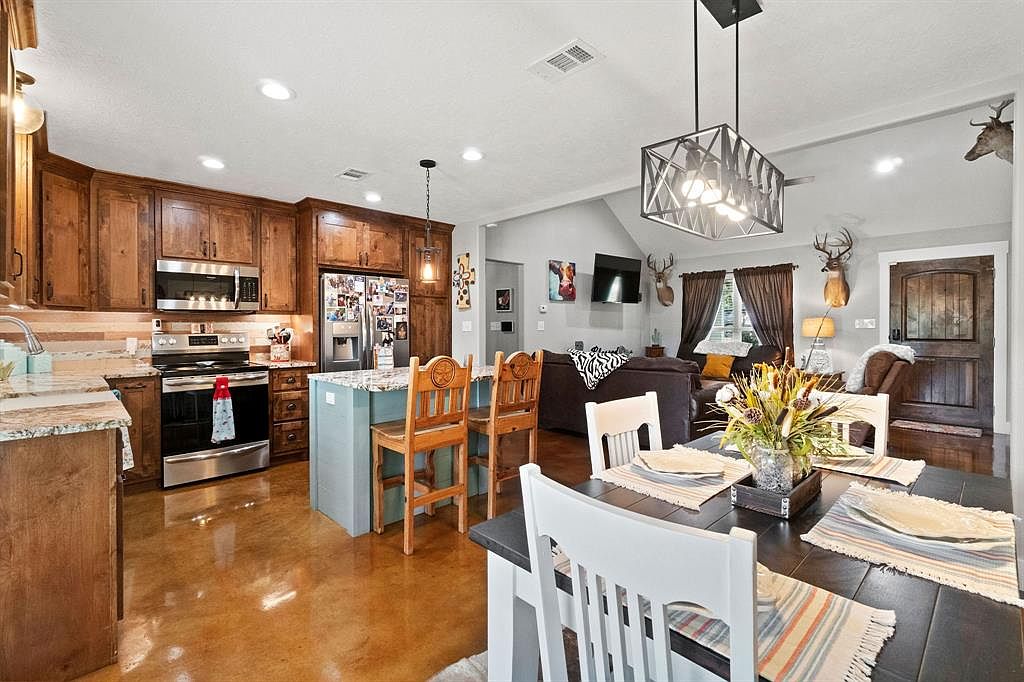 201 Post Oak St, Livingston, TX 77351 | MLS #78935915 | Zillow