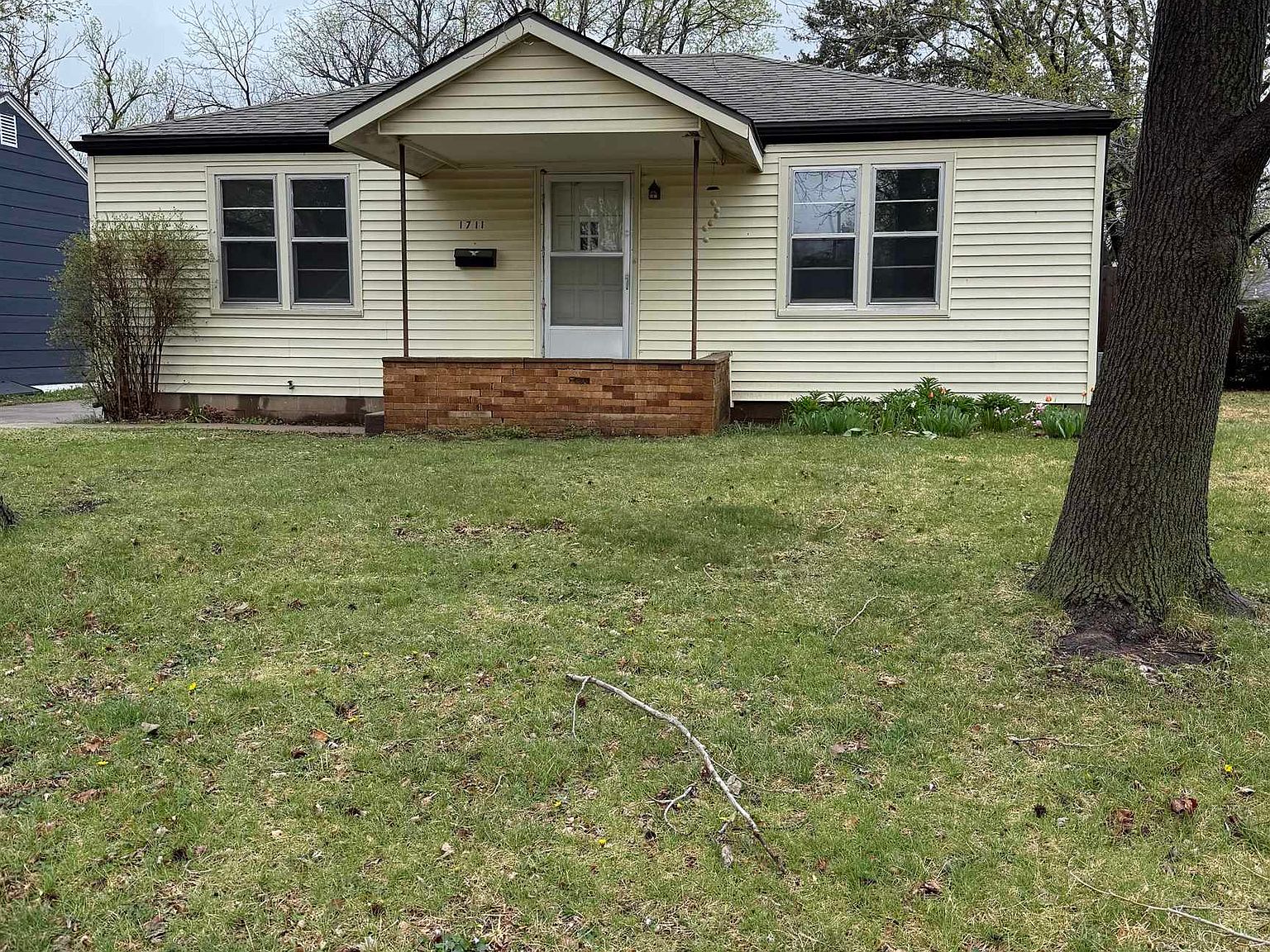1711 N Robbins St, Augusta, KS 67010 | Zillow