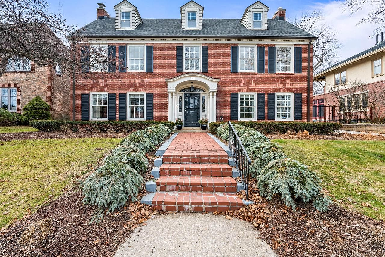 2921 North Lake DRIVE #2, Milwaukee, WI 53211 | Zillow