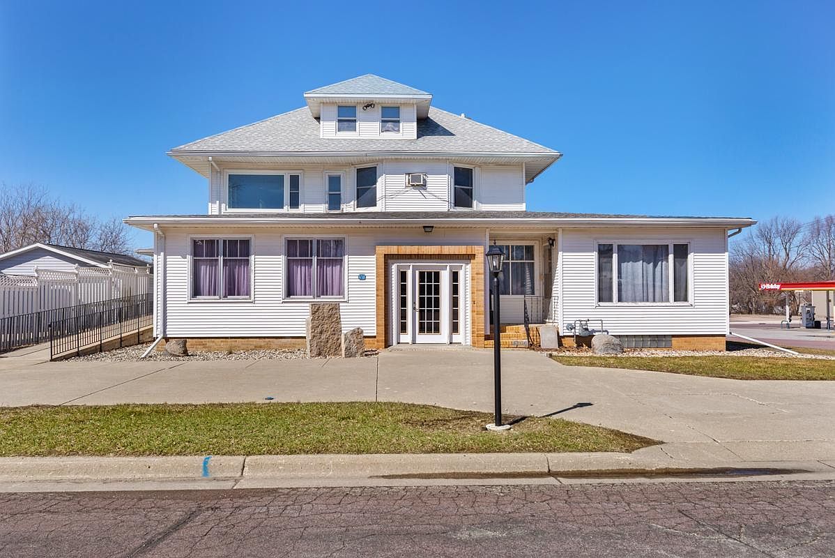 321 Plum St, Lakefield, MN 56150 | Zillow