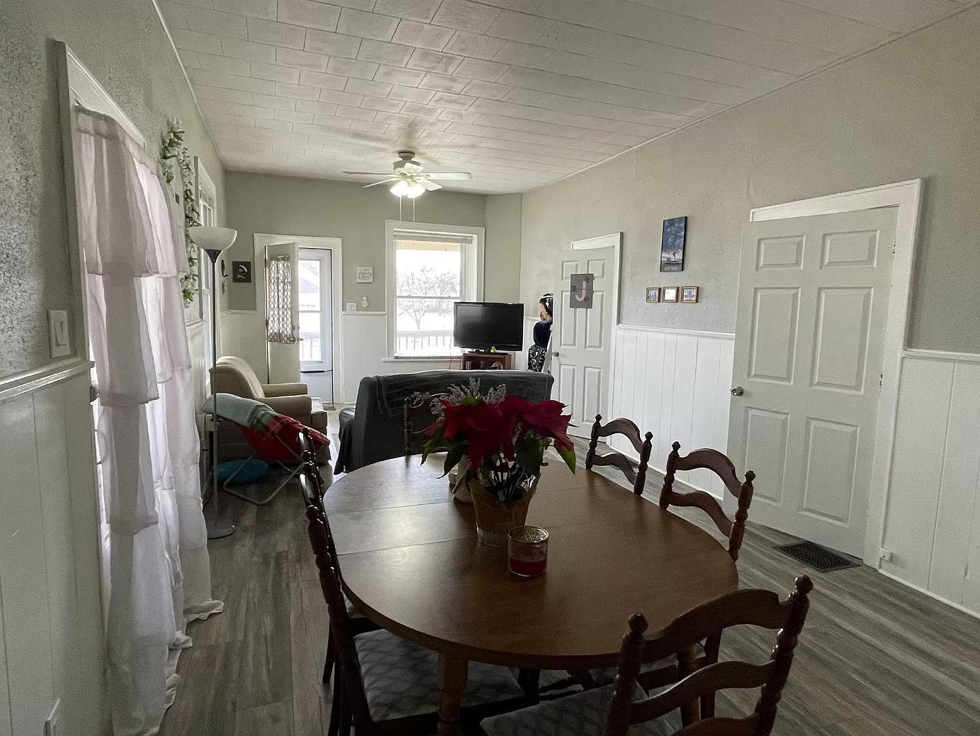 201 E 16th St APT B, Hays, KS 67601 | Zillow