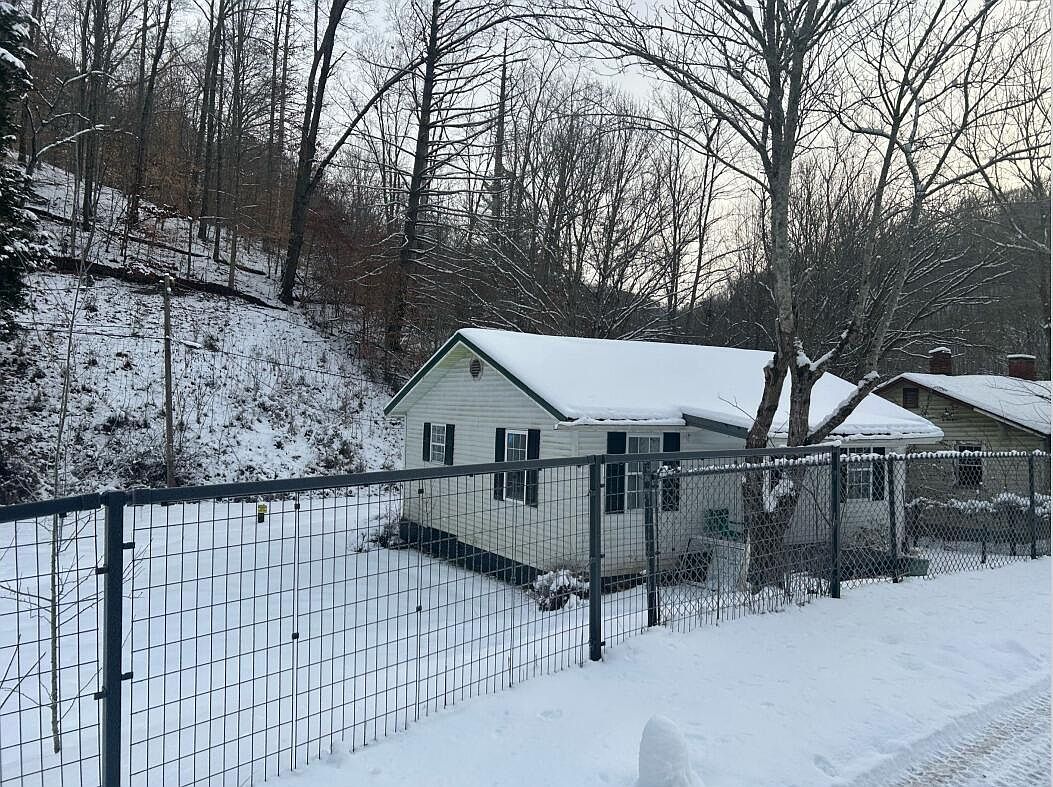 51 Akers Hollow Rd, Van Lear, KY 41265 | MLS #25001014 | Zillow