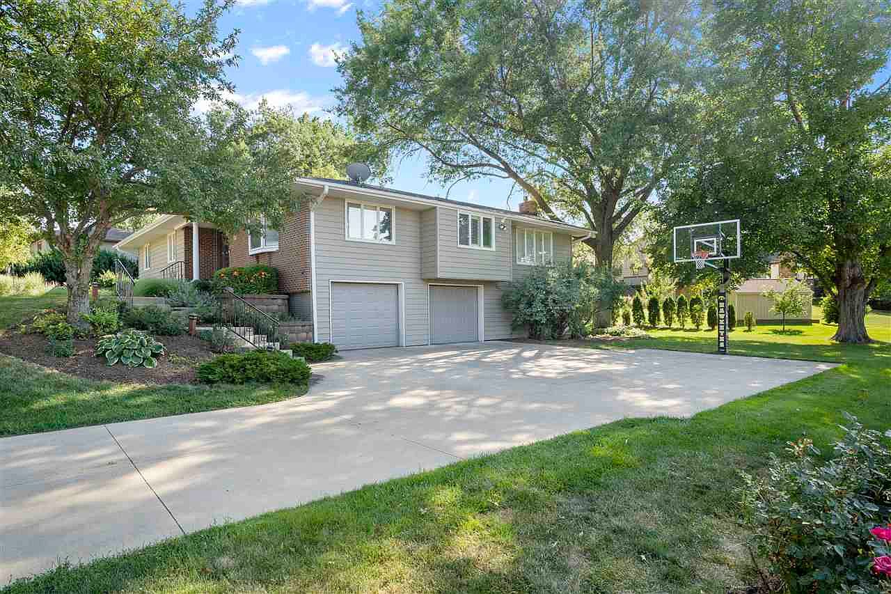 303 Westgate St, Iowa City, IA 52246 | Zillow