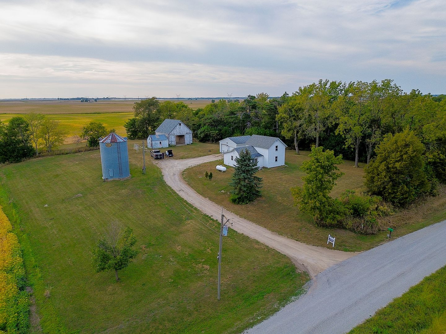 733 Eakle Rd, Harmon, IL 61042 | Zillow