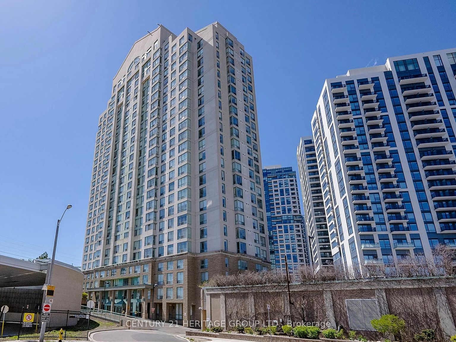 101 Subway Cres #211, Toronto, ON M9B 6K4 | Zillow