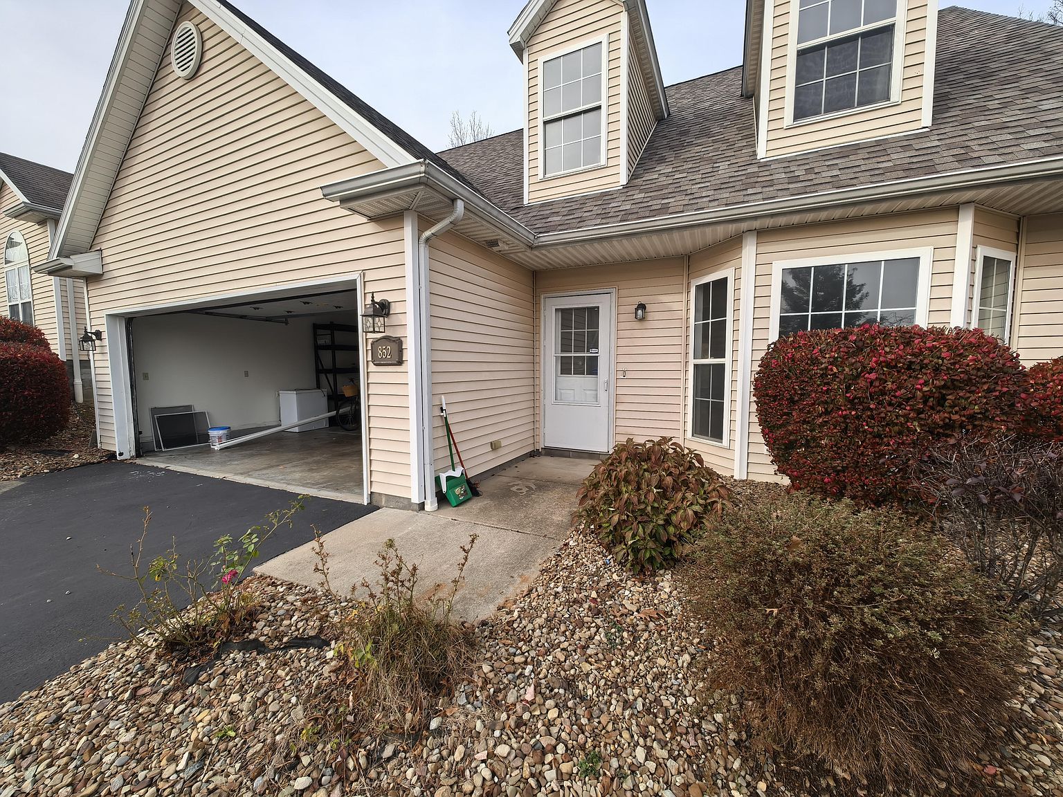 852 Cedar Way, Youngstown, OH 44512 | Zillow