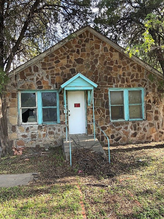 1304 Blewett St, Graham, TX 76450 | Zillow