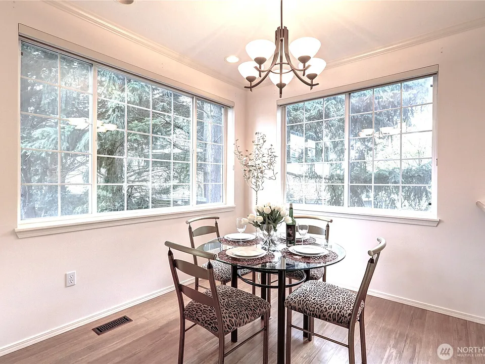 English Cove - 18654 NE 56th Ct Redmond WA | Zillow