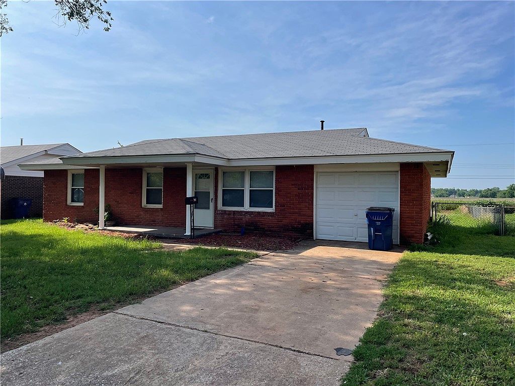 415 Pryor Dr, Lindsay, OK 73052 | Zillow