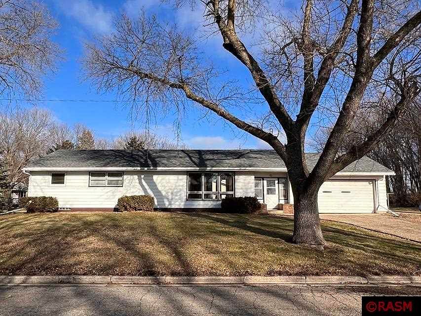 711 E Willis St, Elmore, MN 56027 | Zillow