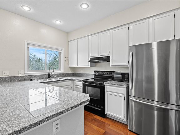 134 Summer Place Cir, Pottsboro, TX 75076 | MLS #20831747 | Zillow